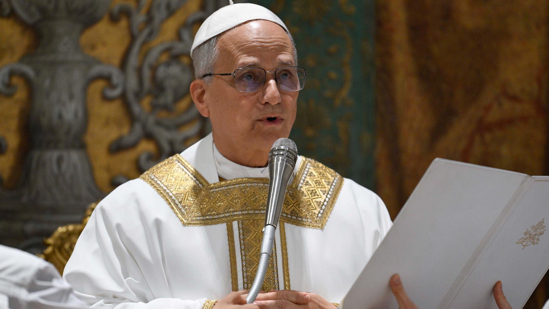 Pope Leo XIV leads historic first Mass at Sistine Chapel | whas11.com