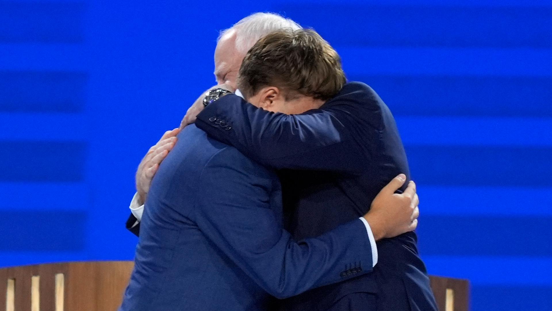 Gus Walz bares emotions during dad's DNC speech | whas11.com