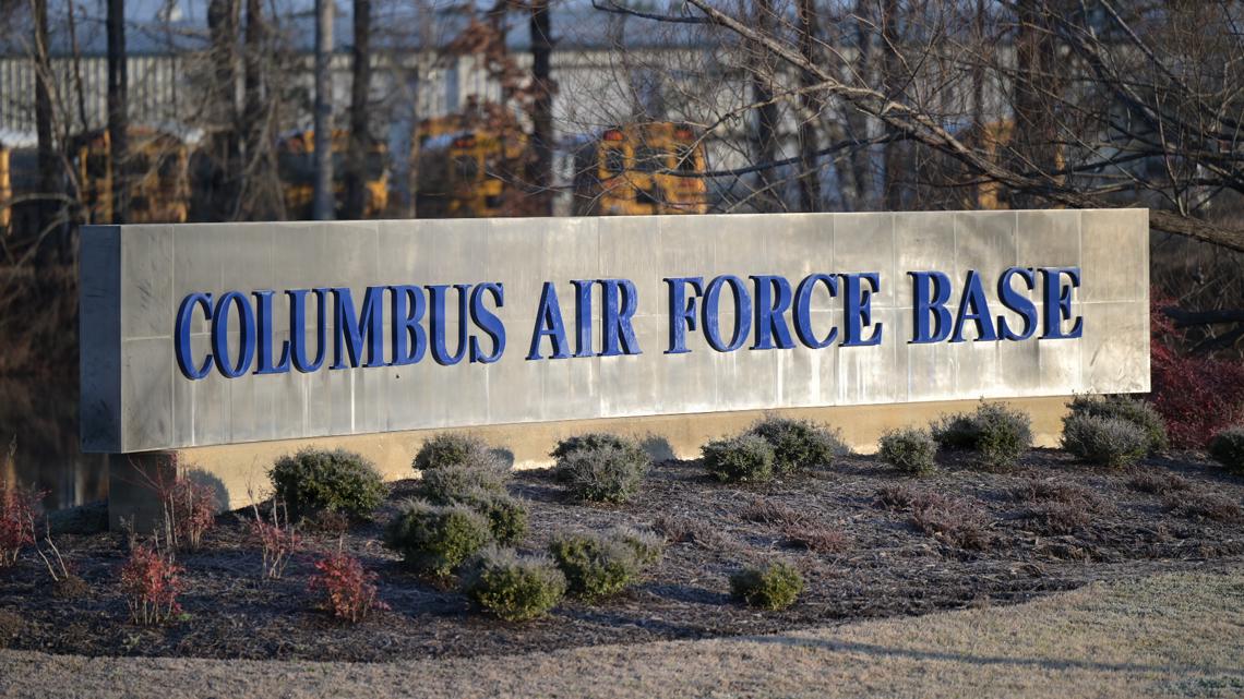 US Air Force training jet crashes in Alabama, but both pilots ejected ...