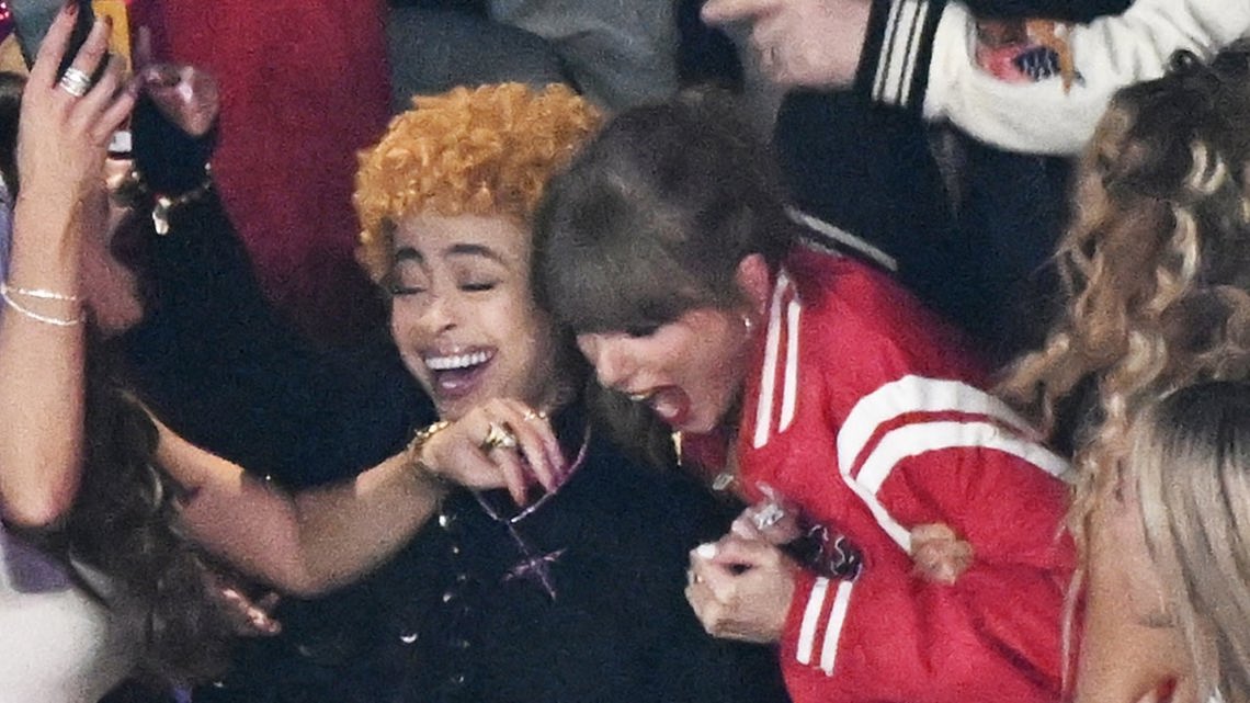 Ice Spice Has Best Response to Crowd Booing Taylor Swift Song 'Karma ...