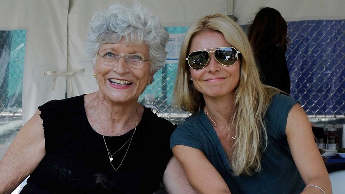 Kelly Ripa and Her Mom Are Twins in Shocking Side-by-Side Throwback ...