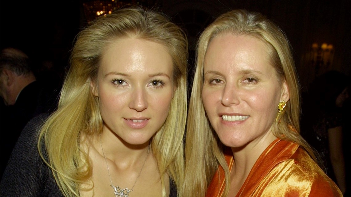 Jewel Claims Her Mother 'Embezzled' Over $100 Million From Her | whas11.com