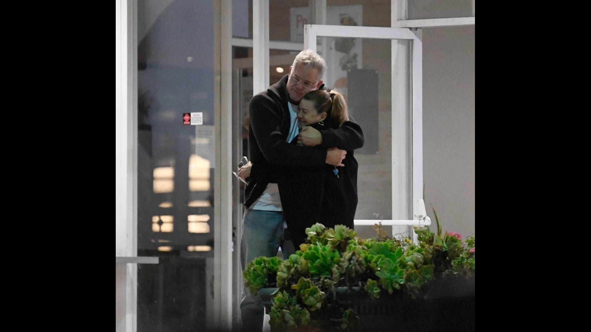 'Grey's Anatomy' Stars Ellen Pompeo and Eric Dane Adorably Hug During ...
