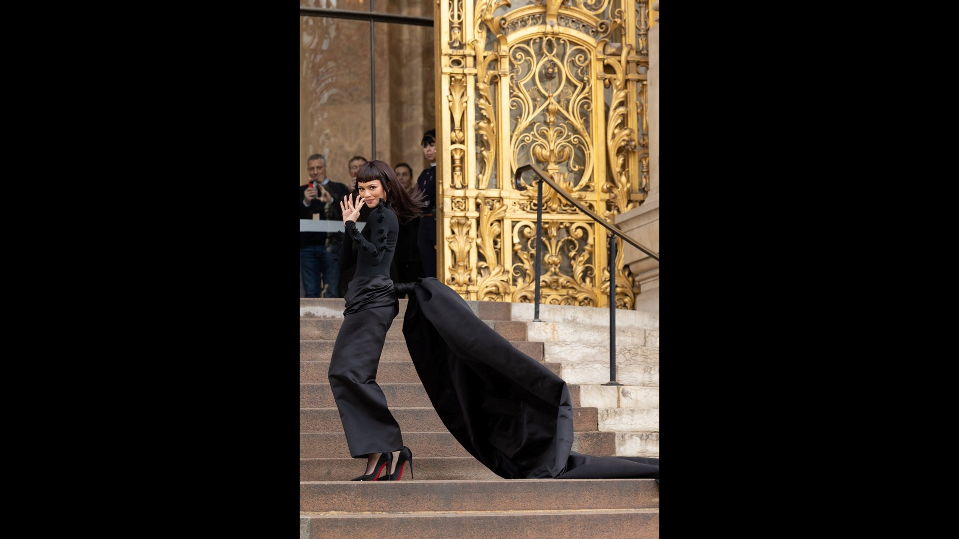 Zendaya Debuts Bangs and Bold Style Choice as She Takes Paris Fashion ...