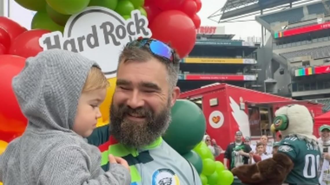 Jason Kelce Shares Hilarious Photo of Youngest Daughter Bennett Meeting ...