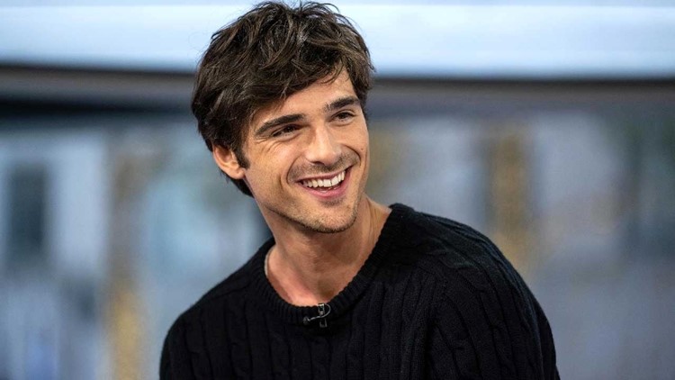 Jacob Elordi Has Epic Fall on 'Saturday Night Live' Stage Ahead of His ...