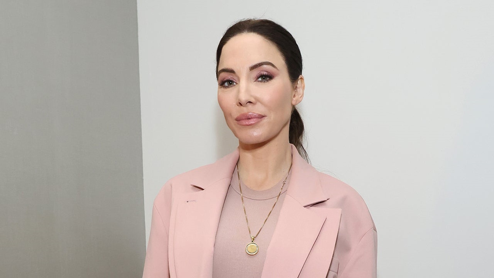 Whitney Cummings Details Her Postpartum Body After Son's Birth | whas11.com