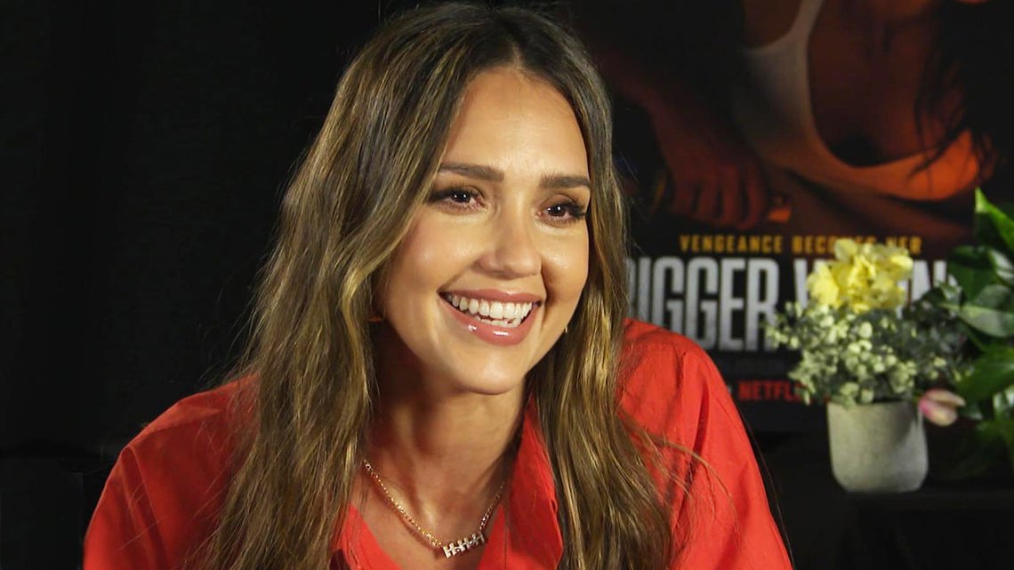 Jessica Alba Says She's Up for a 'Dark Angel' Reboot, Talks Connection ...