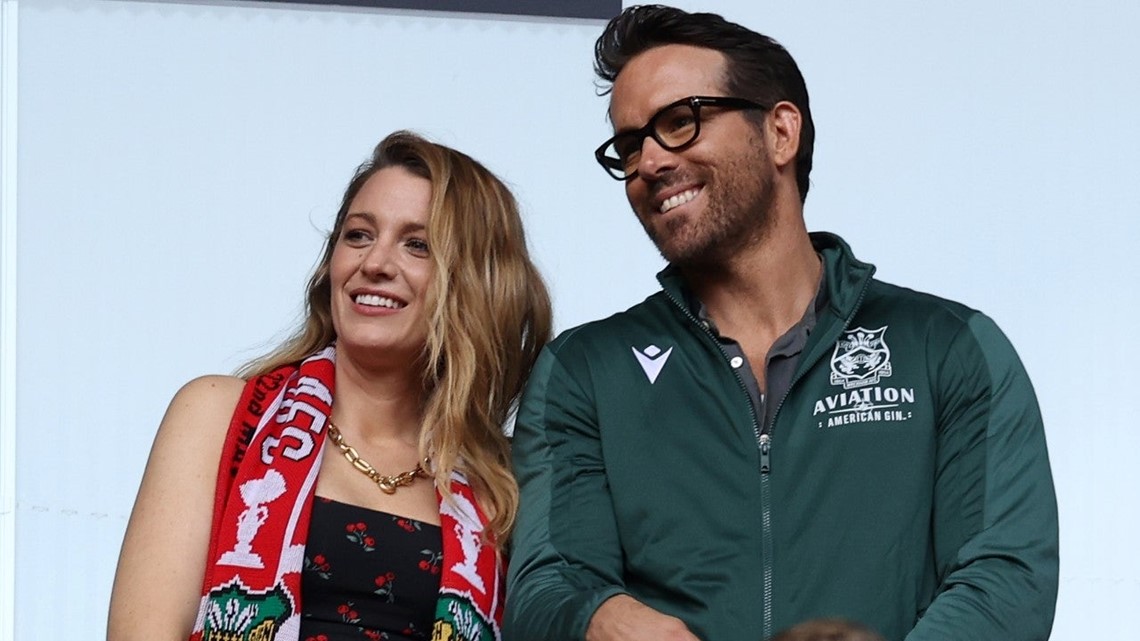 Blake Lively Tells Man's Girlfriend 'You Should Leave Him' in Hilarious ...