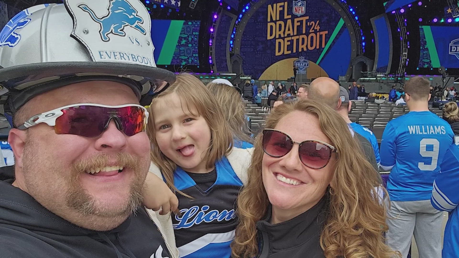 North Texas firefighter attempts to save a Bears fan's life | whas11.com