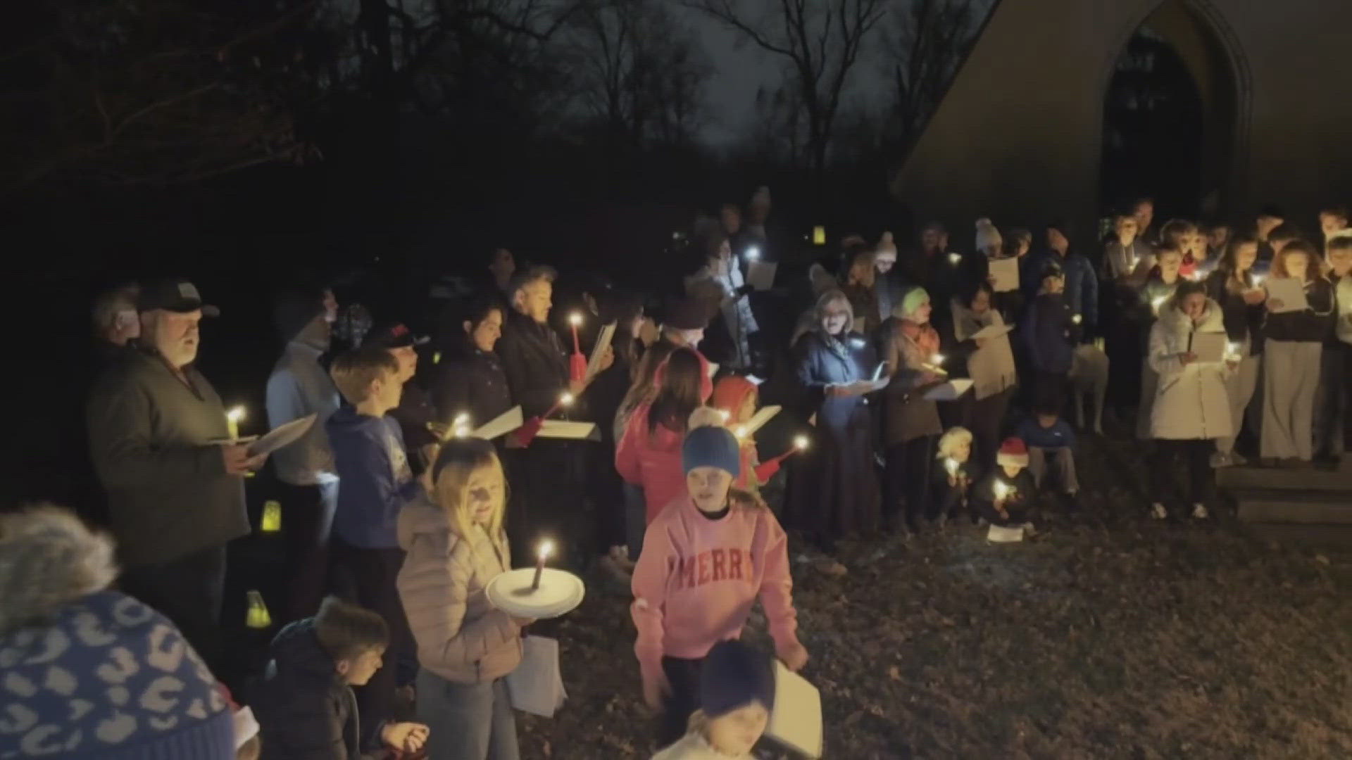 Anchorage community keeps 69-year-old yule log tradition alive | whas11.com