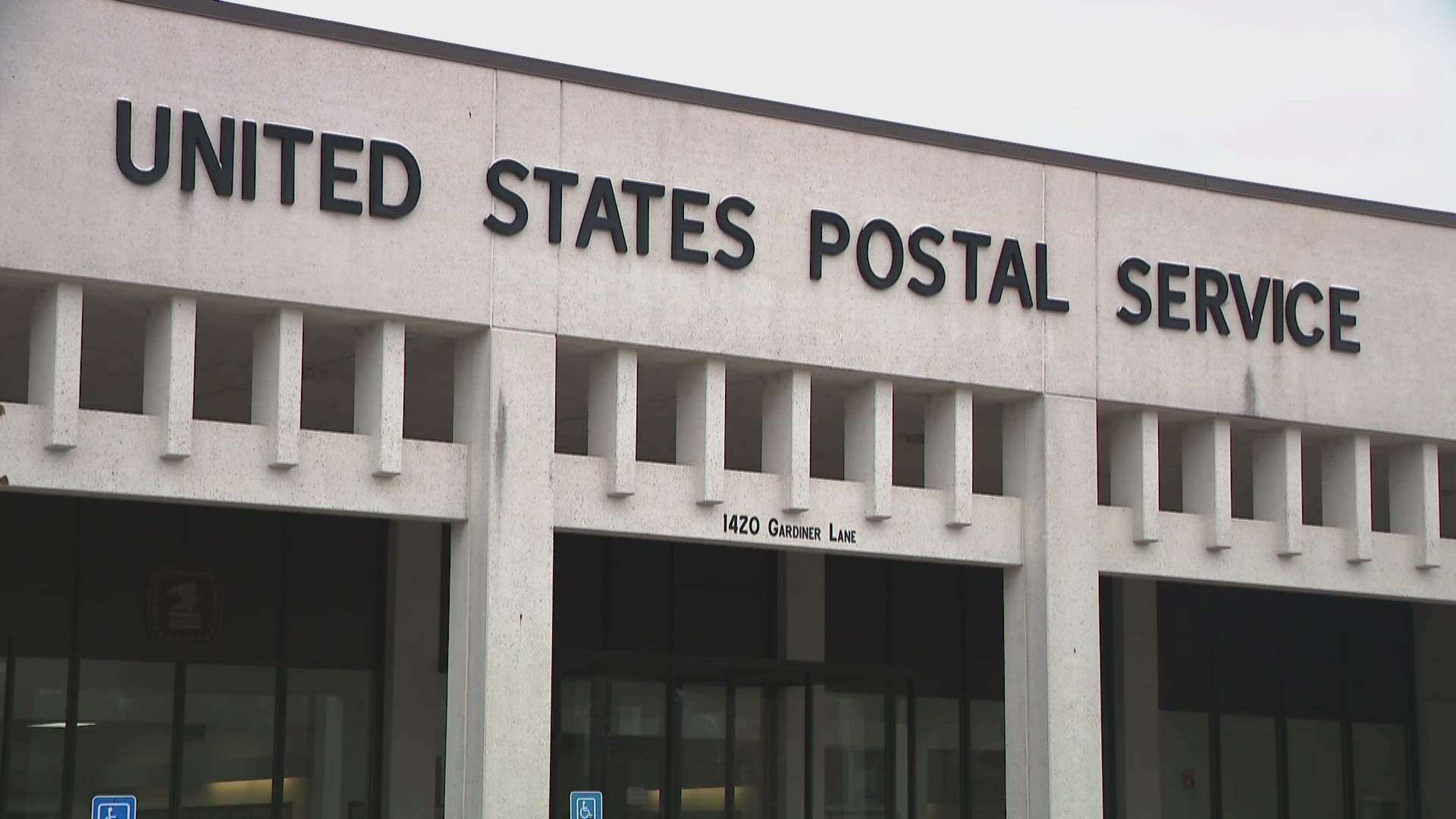 Louisville USPS struggles with holiday package delays, rerouting some ...