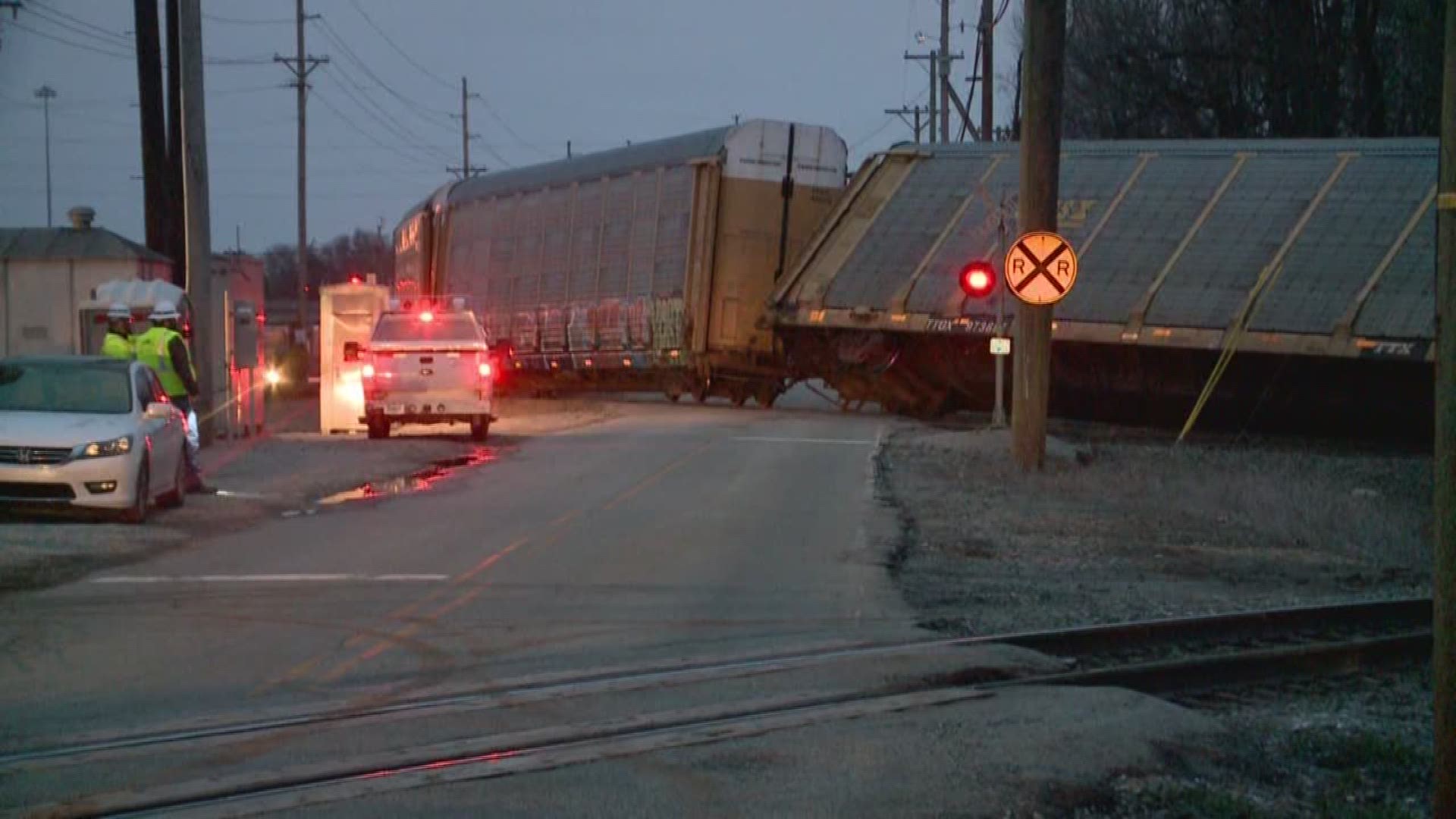 Train derailment closes intersections near Ford plant | whas11.com