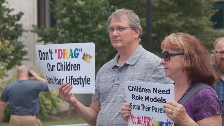 Drag Queen Story Time brings protesters, counter-protesters outside ...