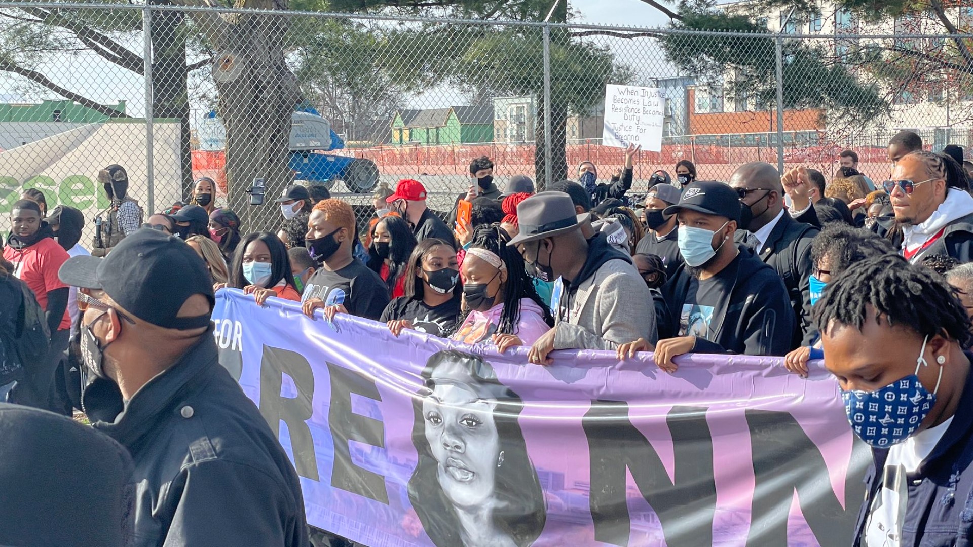 Breonna Taylor remembered One year after LMPD officers killed her ...