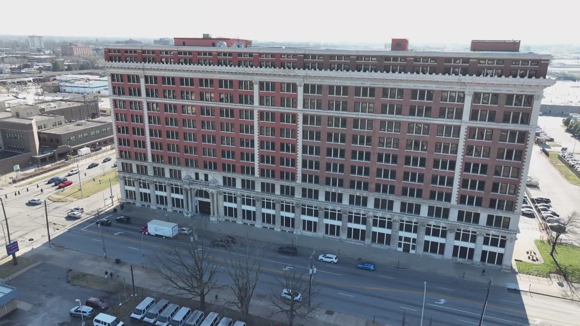 Beshear: Foster kids are still sleeping in L&N Building in Louisville ...