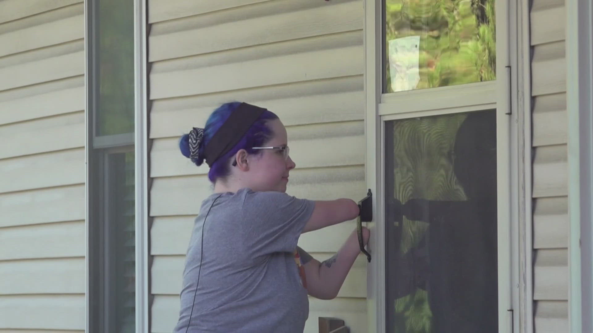 Kentucky woman born without limbs is raising money to buy a car she can ...