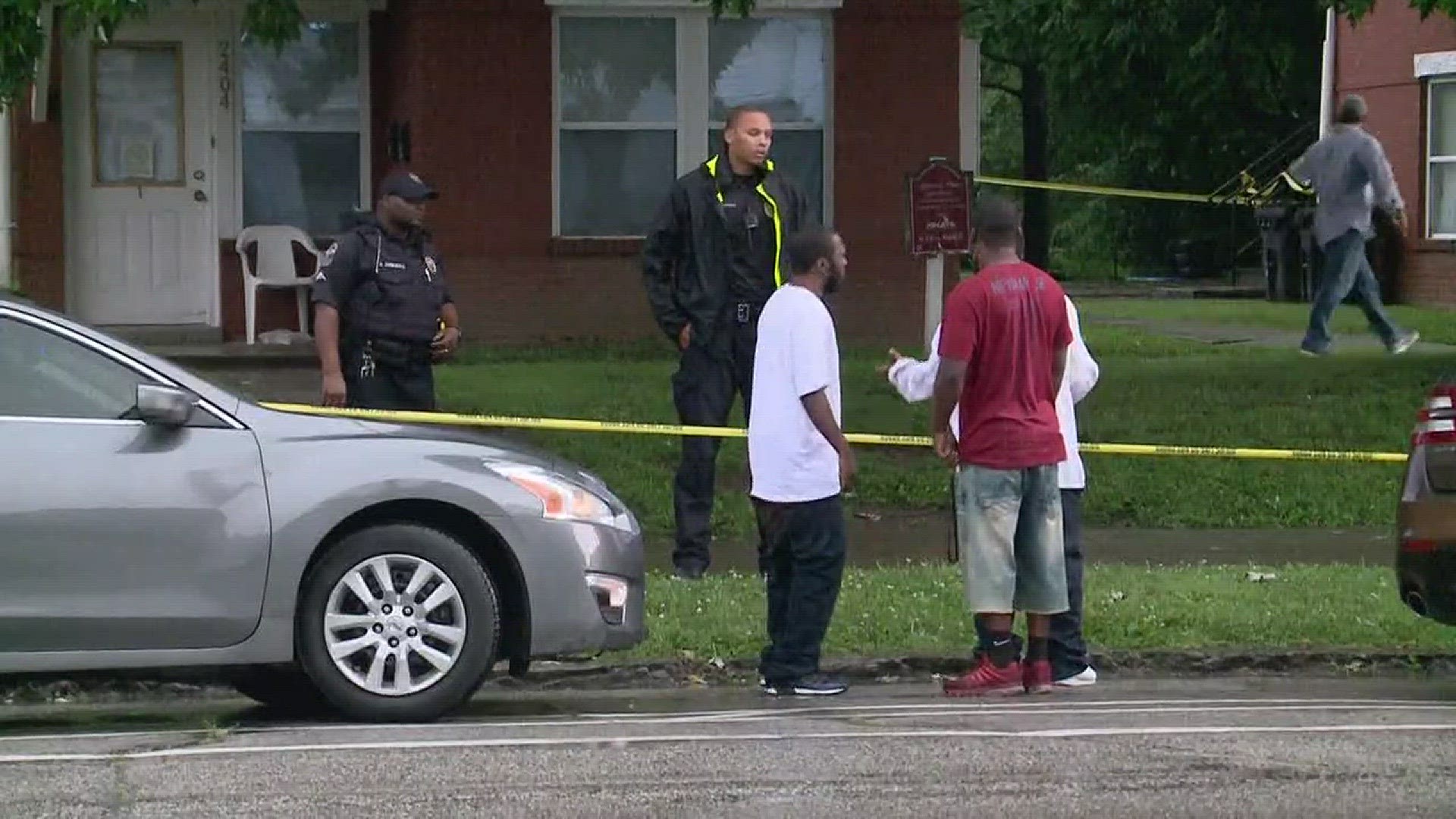 Robbery attempt leaves two dead, one hospitalized | whas11.com