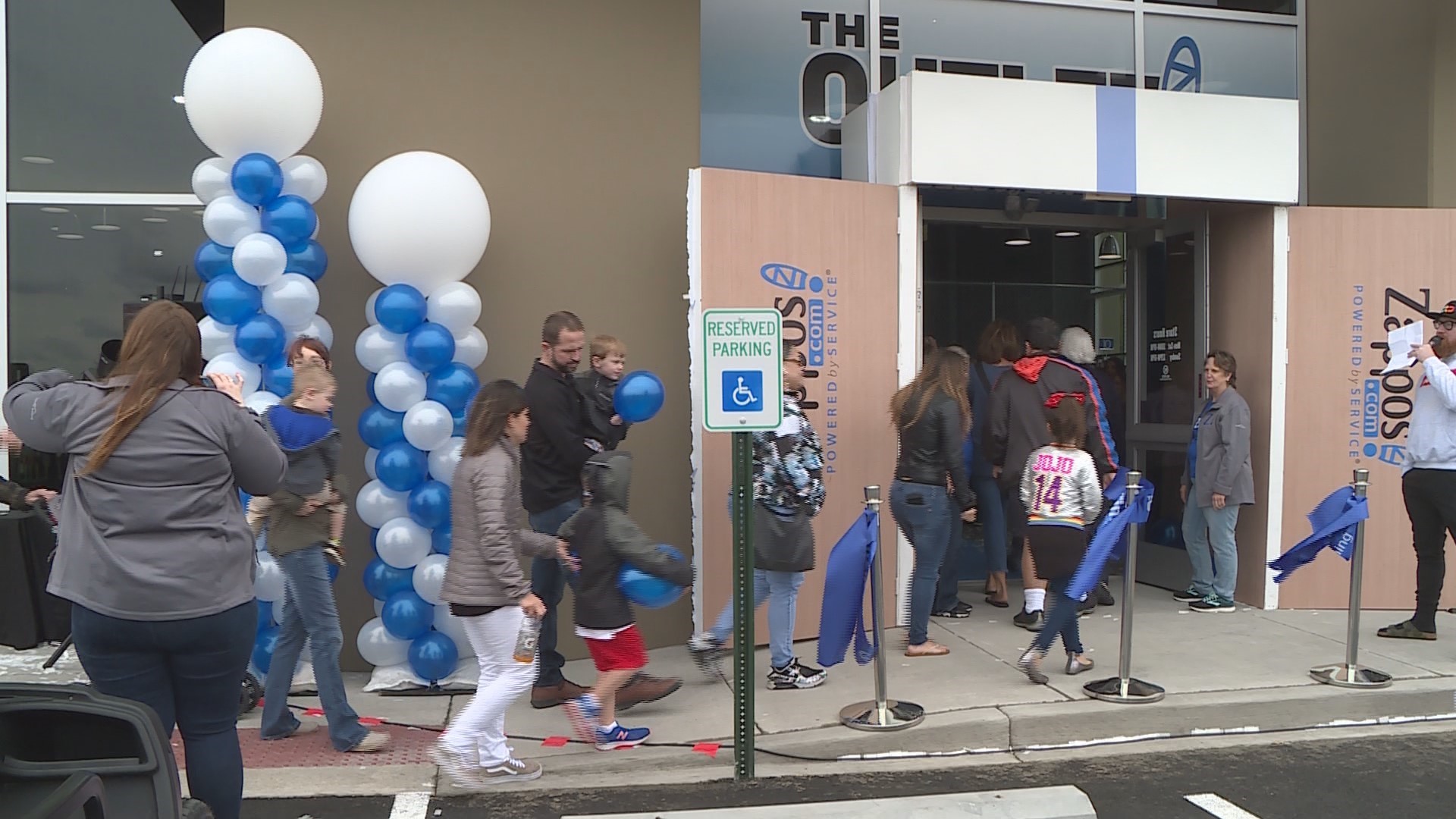 Save big, celebrate new Zappos store in Louisville | whas11.com