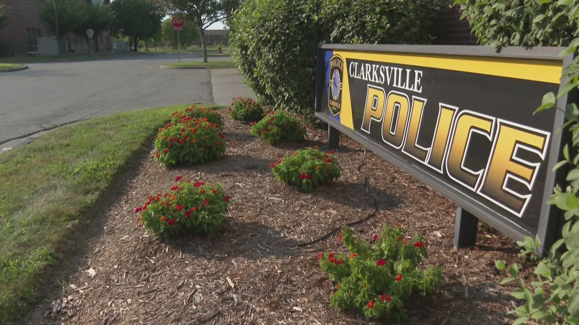 Clarksville police await fair contract amid stalled talks | whas11.com