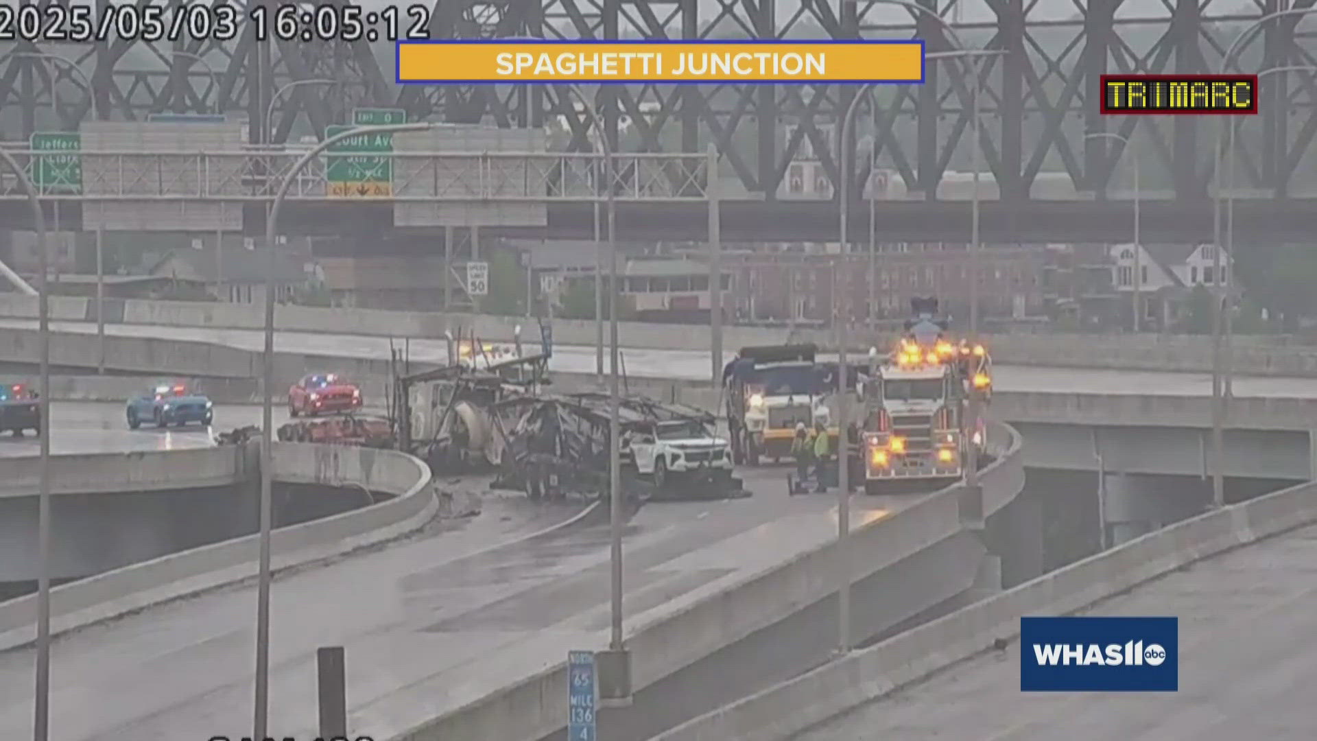 Overturned semi blocks I-65 South traffic near Kennedy Bridge | whas11.com