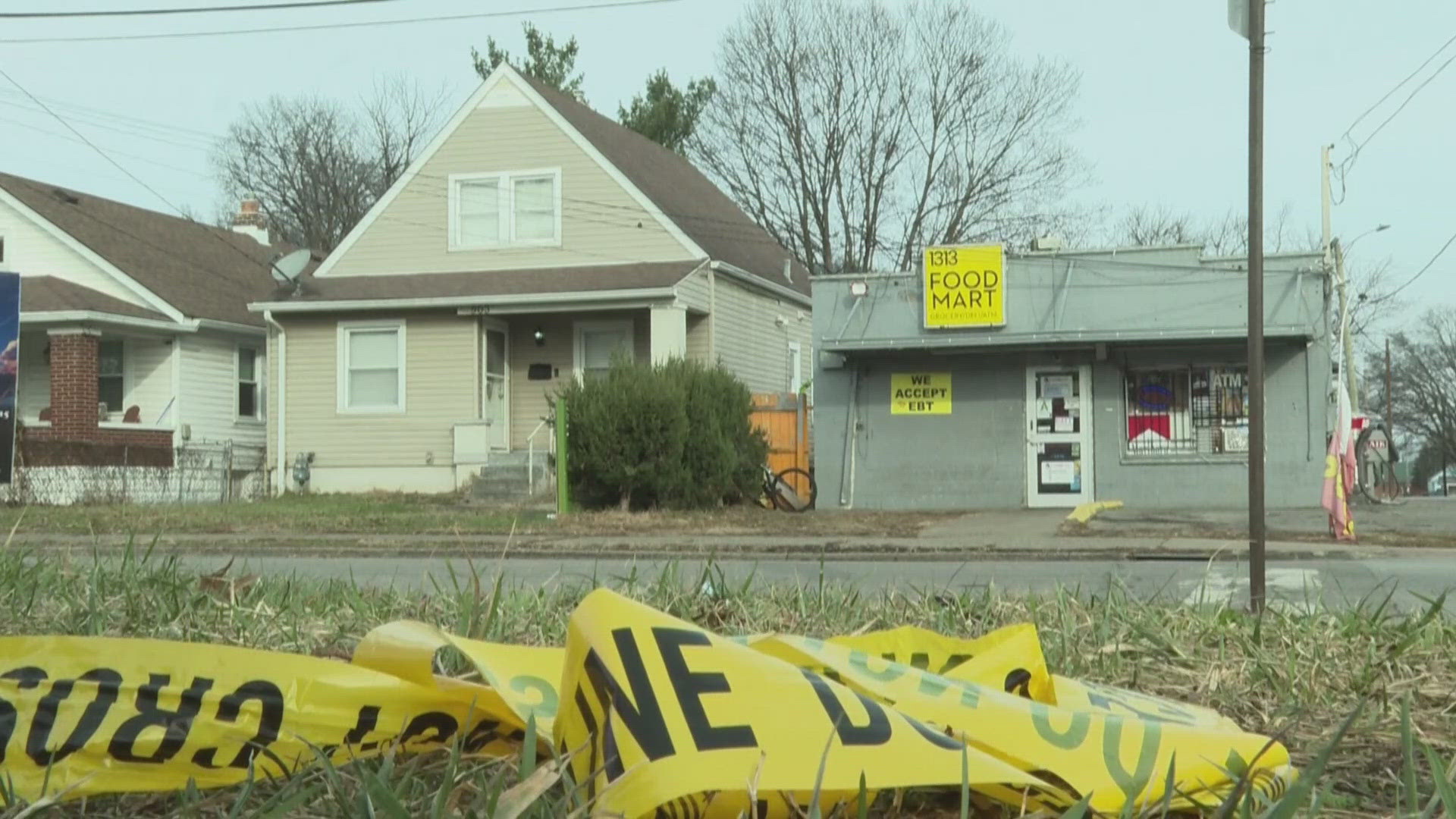 Food mart employee shot in Wyandotte, LMPD searches for armed robbery ...