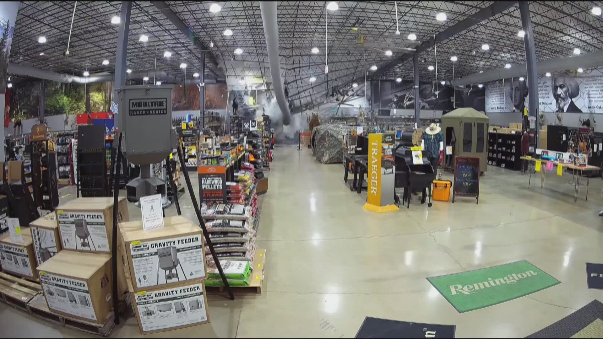 KYGUNCO Louisville closes for 3 months after roof collapse | whas11.com