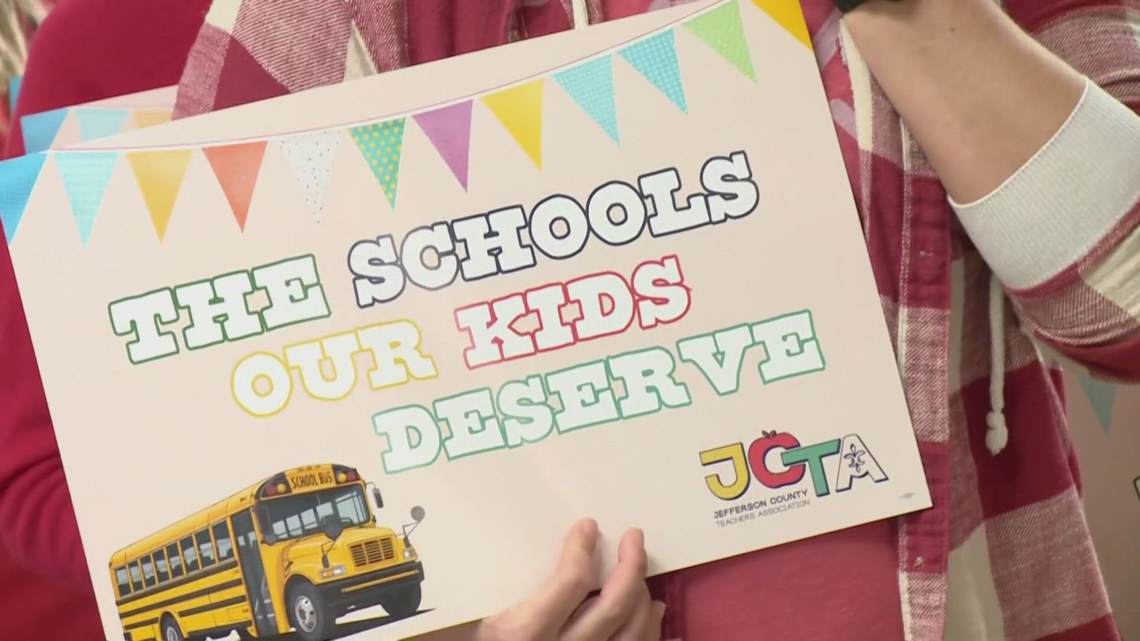 Jefferson County educators unite in walk-ins during contract negotiations | whas11.com