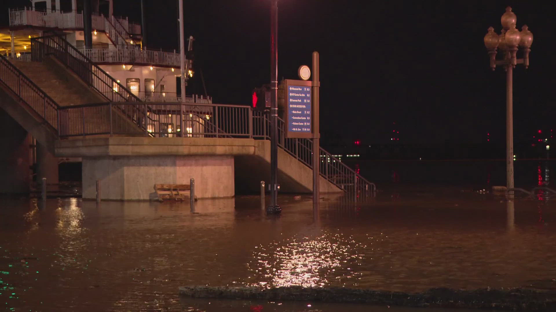 Louisville officials closing Ohio River floodwalls ahead of snow storm ...
