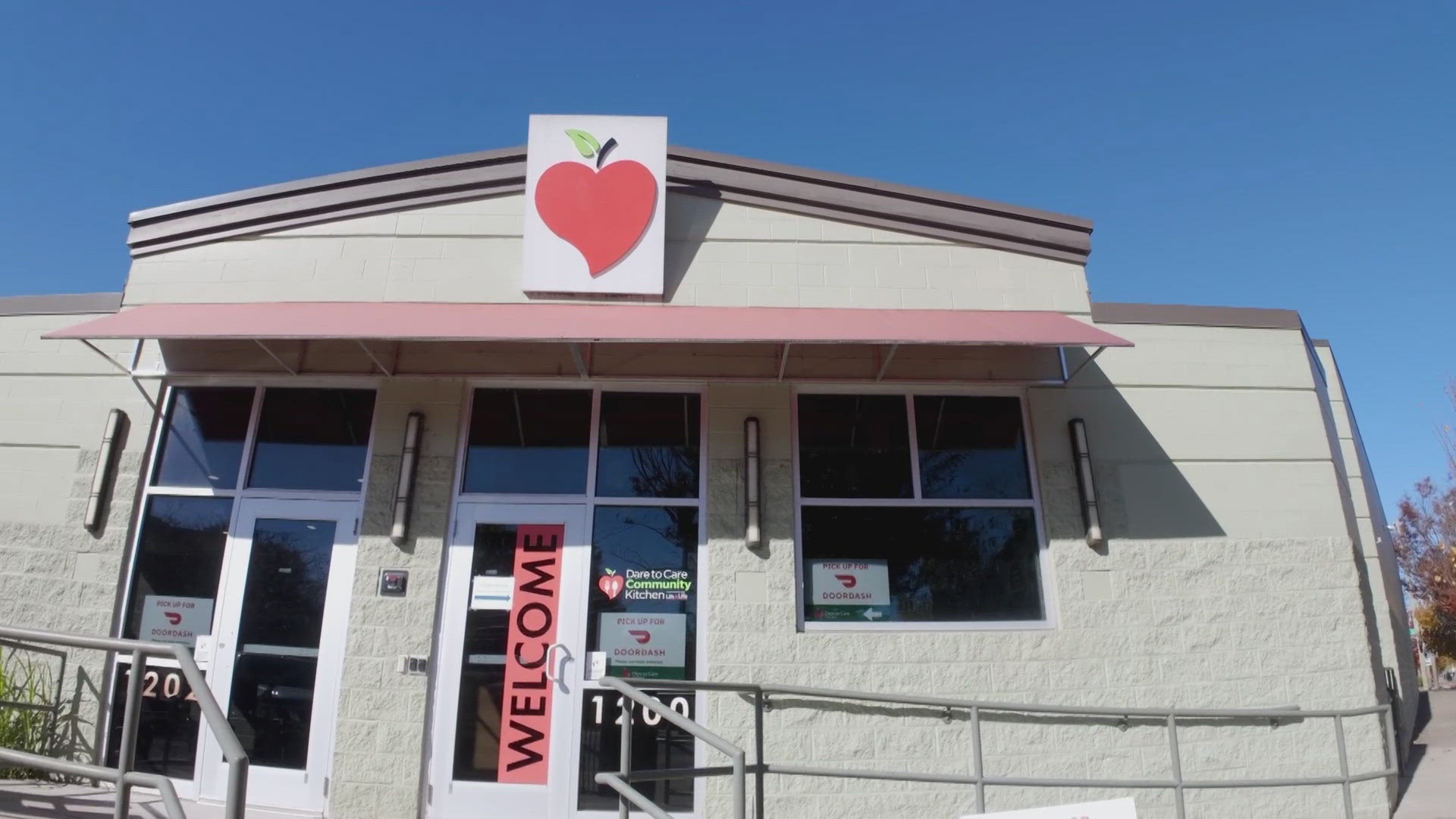 Dare to Care community kitchen works to feed Louisville area families in need | whas11.com