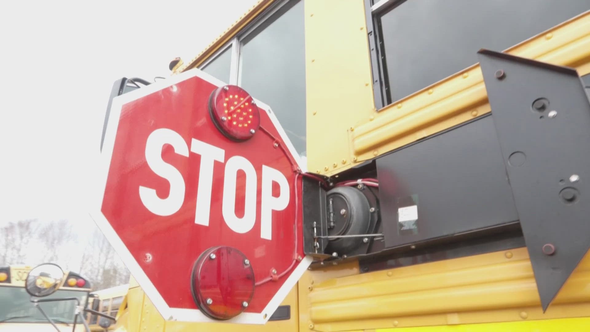 Caught on camera: Kentucky bill to fine drivers running school bus stop ...