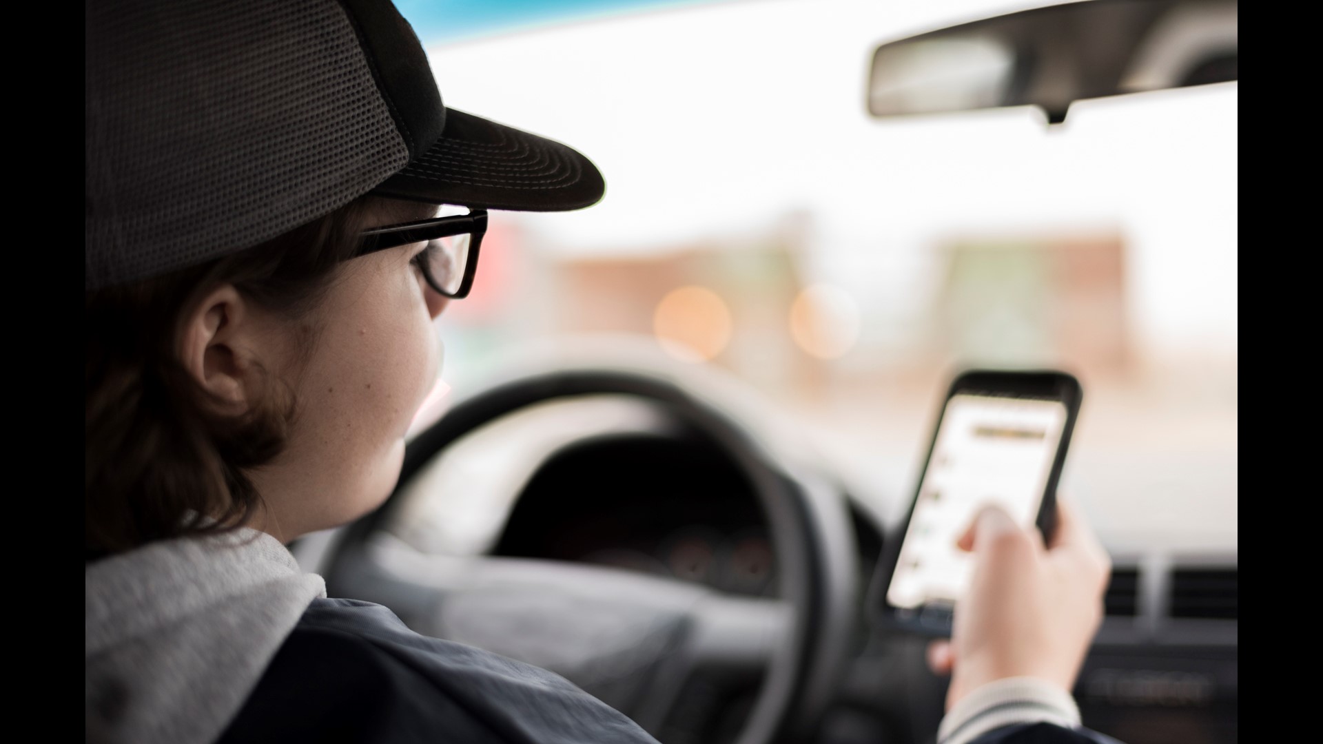 Indiana governor backs ban on drivers using handheld phones | whas11.com