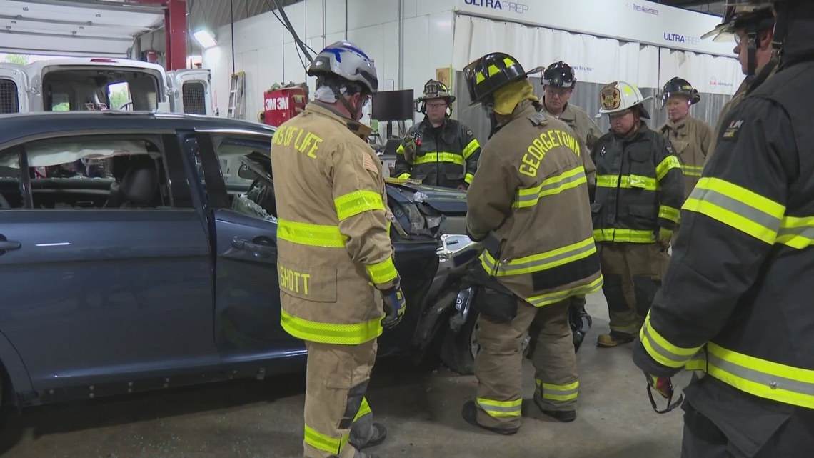 First responders train to rescue people out of hybrid vehicles | whas11.com