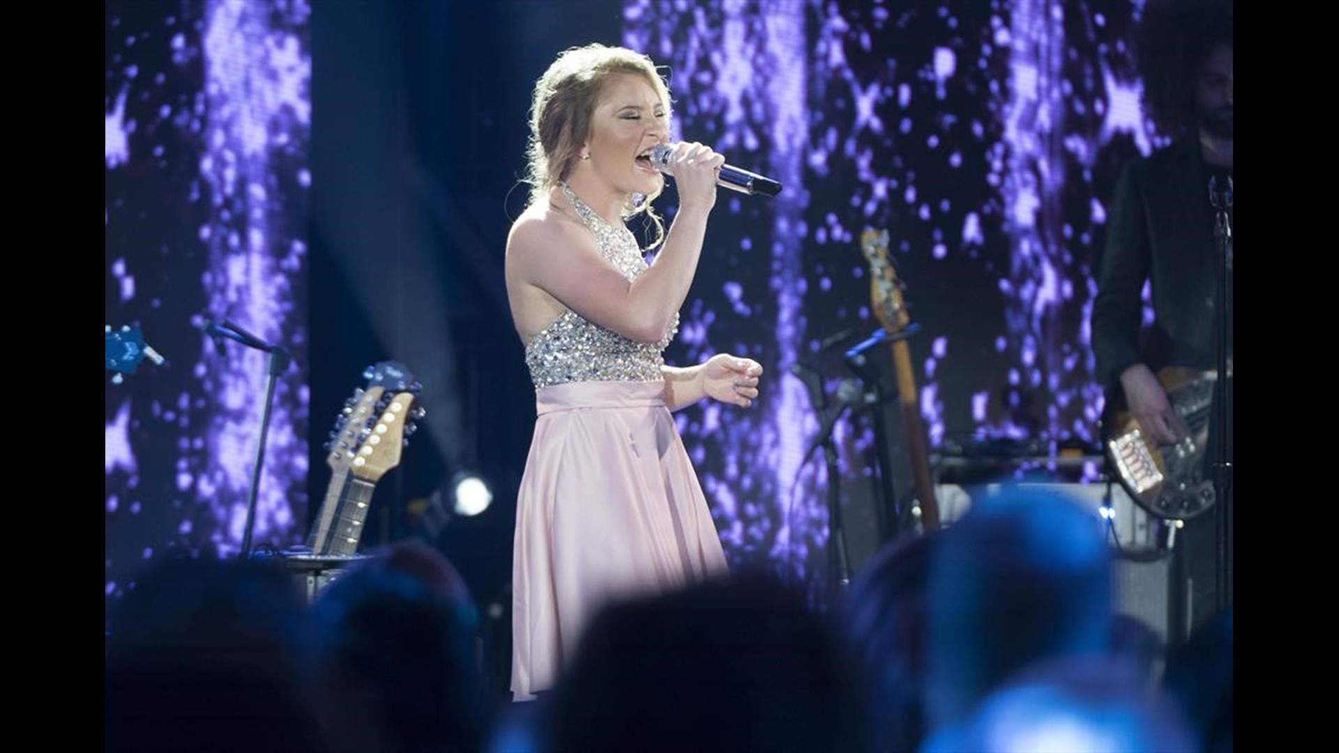 WATCH: Kentucky's Layla Spring and her little sister Dyxie performed ...