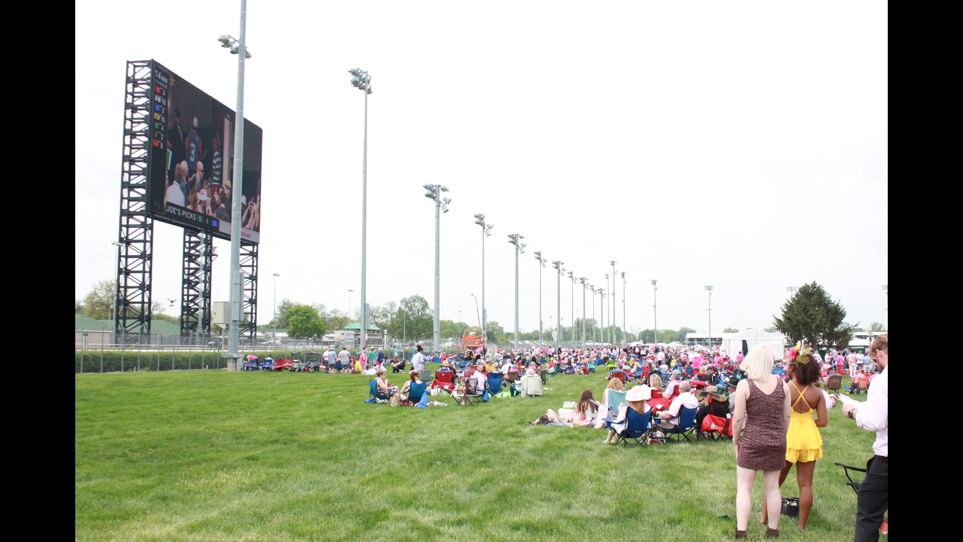 GALLERY: The views from the Infield of Oaks 144 | whas11.com