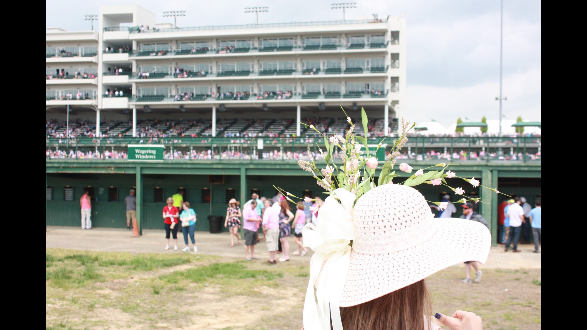 GALLERY: The views from the Infield of Oaks 144 | whas11.com