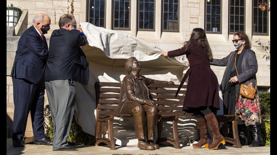 Elinor Olstrom, Nobel Prize winner receives statue at IU | whas11.com