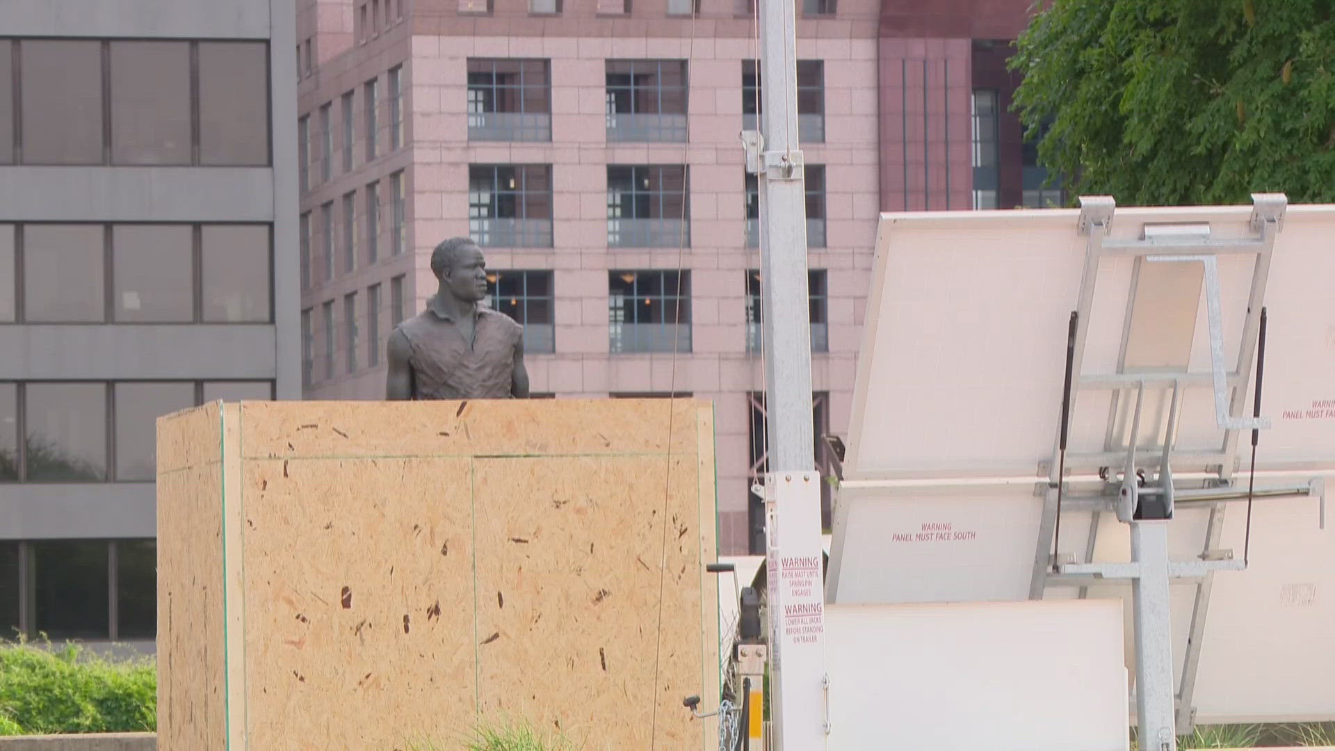 York Statue vandalized in downtown Louisville | whas11.com