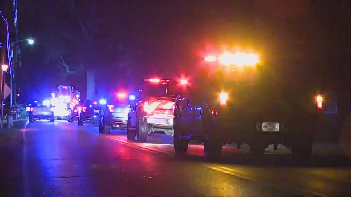 Police investigating single-vehicle crash on Blankenbaker Lane | whas11.com