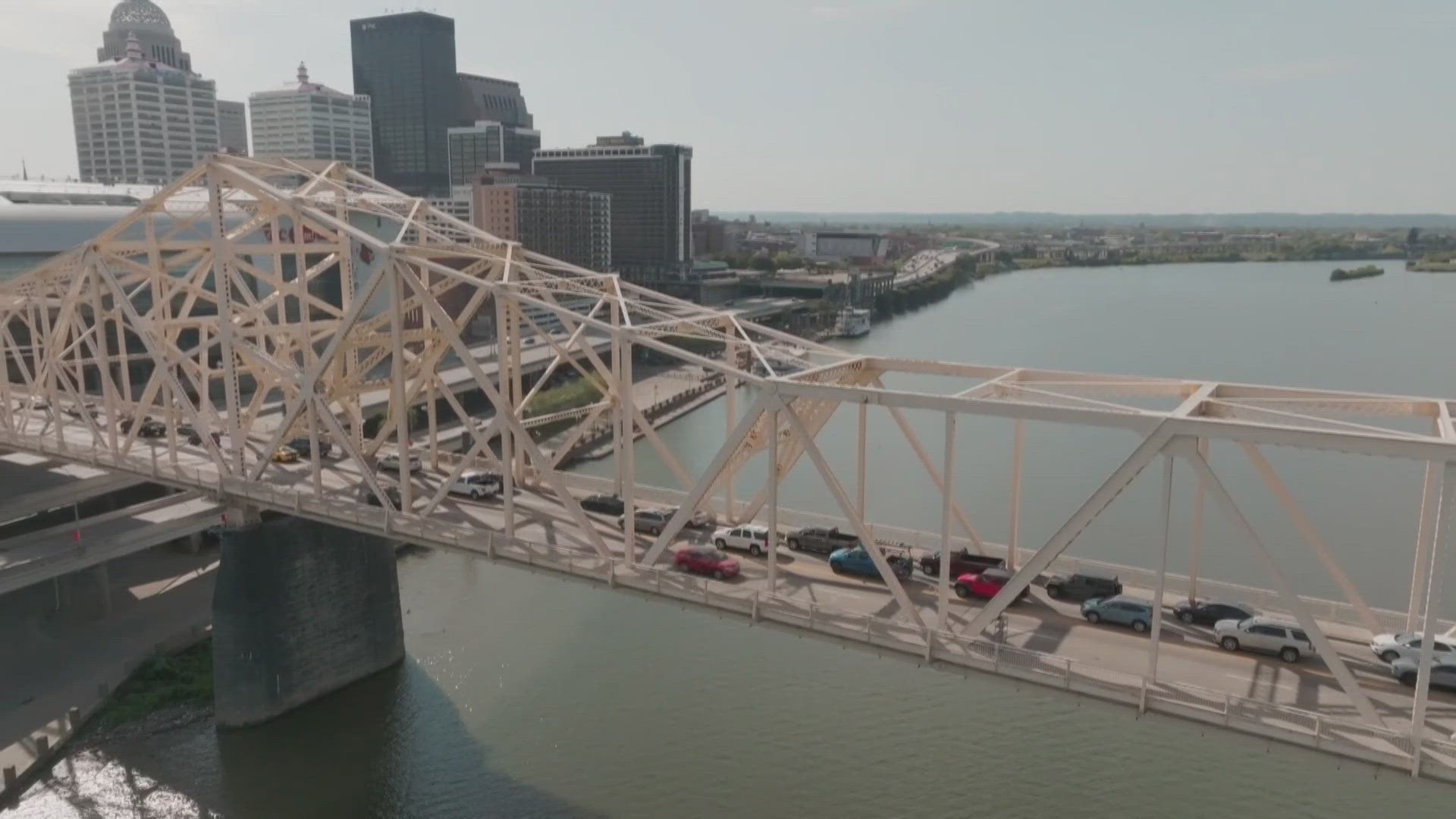 Clark Memorial Bridge change causes major traffic backups | whas11.com