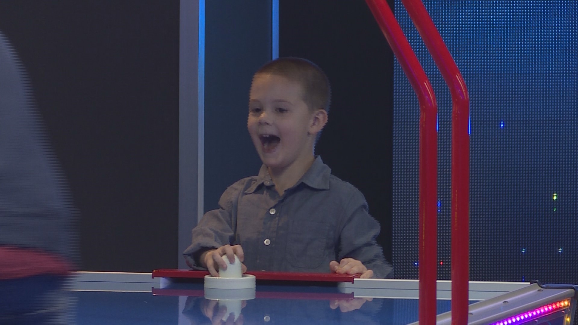 Round One celebrates grand opening at Jefferson Mall | whas11.com