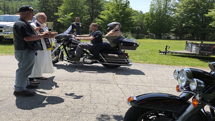 Bikers bid goodbye to 7 motorcyclists killed in crash | whas11.com