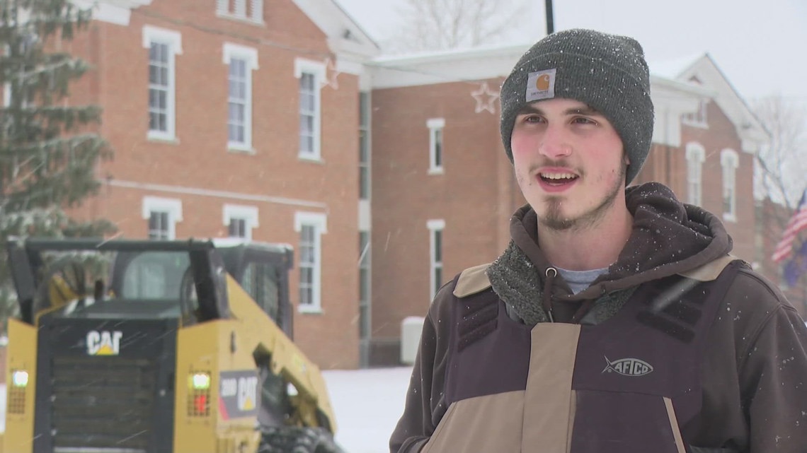 Scottsburg teen helps clear snow for neighbors on his day off | whas11.com