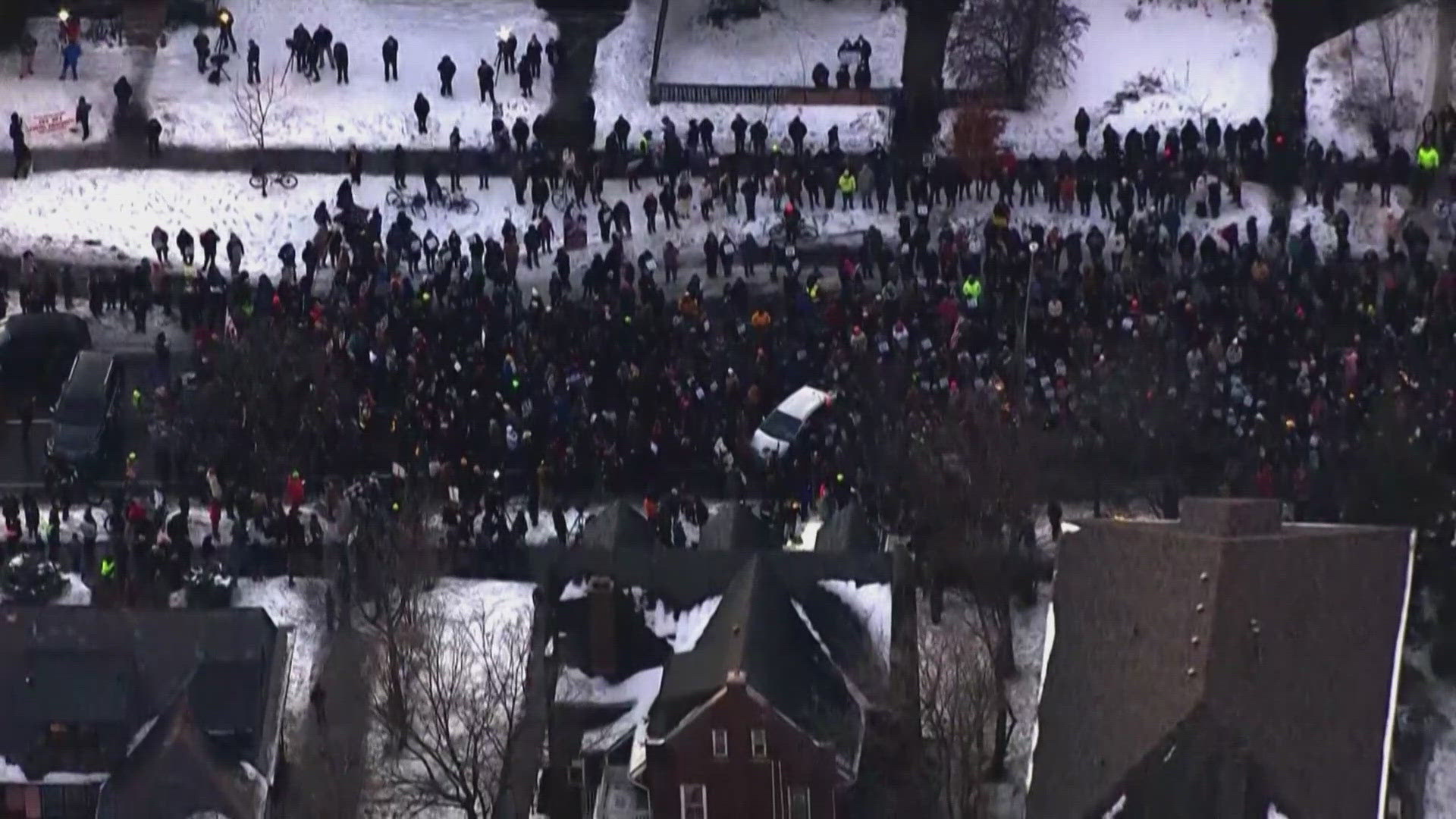 Minneapolis on edge after fatal shooting of woman by ICE officer ...