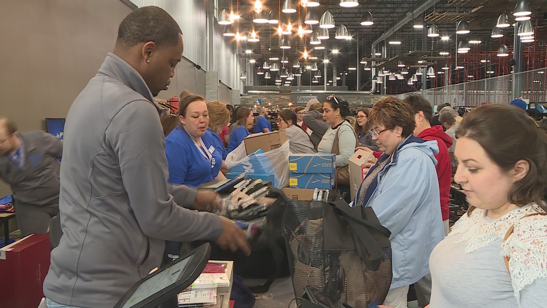 Save big, celebrate new Zappos store in Louisville | whas11.com