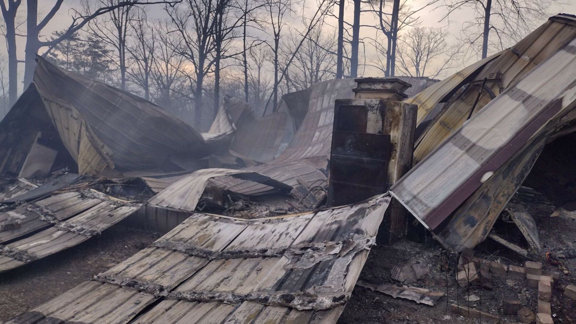 Nolin Lake Kentucky fire: Dozens of homes damaged, 1 injured | whas11.com
