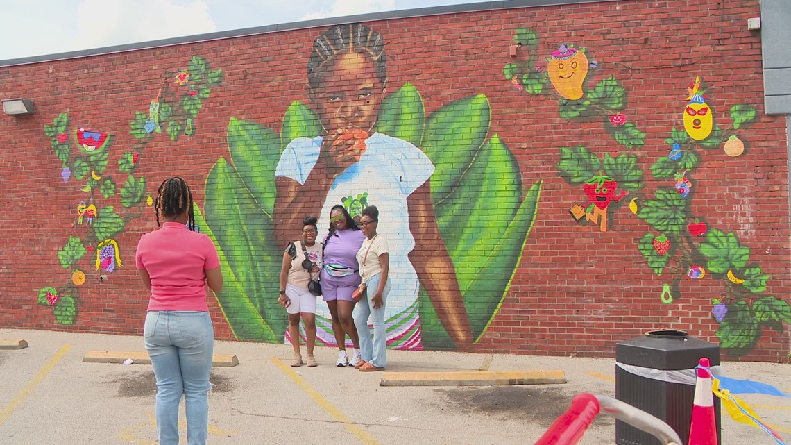 Louisville artist unveils new mural in Hazelwood neighborhood | whas11.com