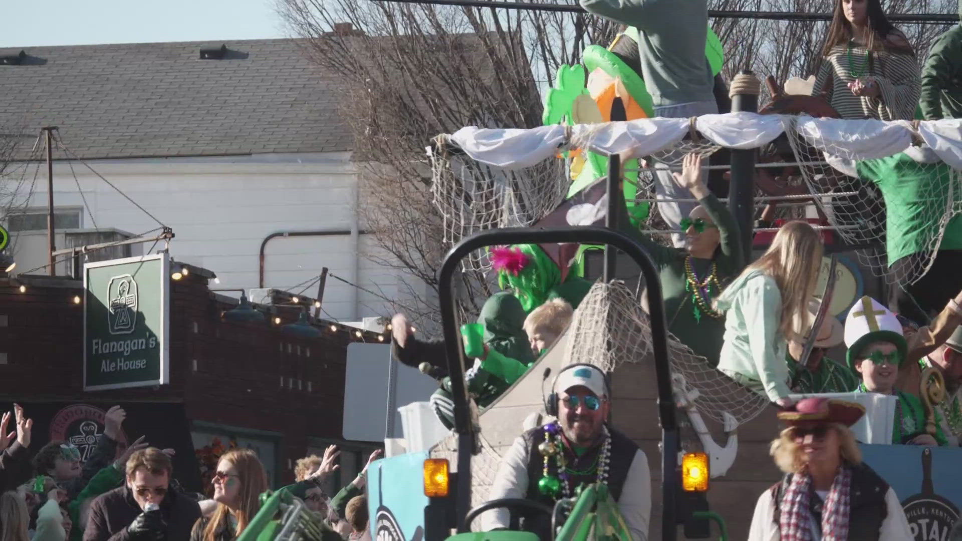 St. Patrick's Day parade rolls through Louisville's Highlands | whas11.com