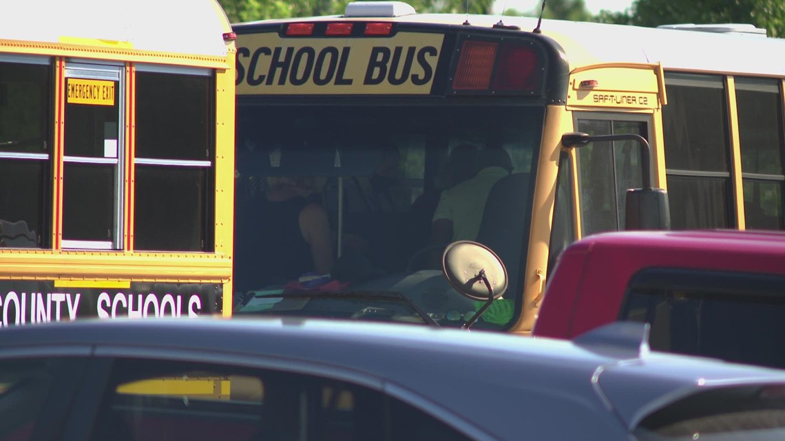 JCPS bus drivers pick up second routes amid driver shortage | whas11.com