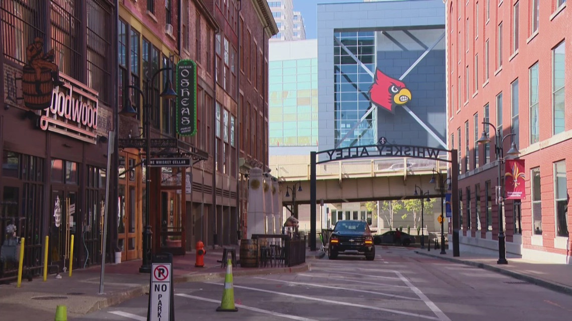 Crash shuts down part of southern Indiana interstate | whas11.com